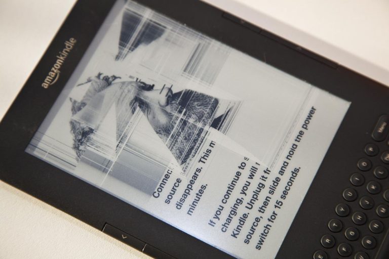 Czy możesz wymienić uszkodzony ekran czytnika Kindle? - NaCzytniku.pl